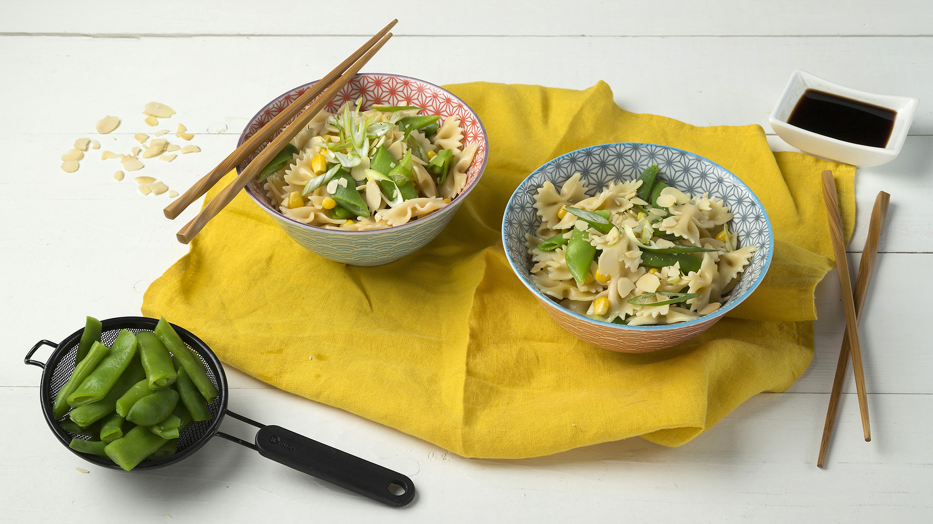 Asian pasta salad with farfalle, green beans and almonds | MISKO