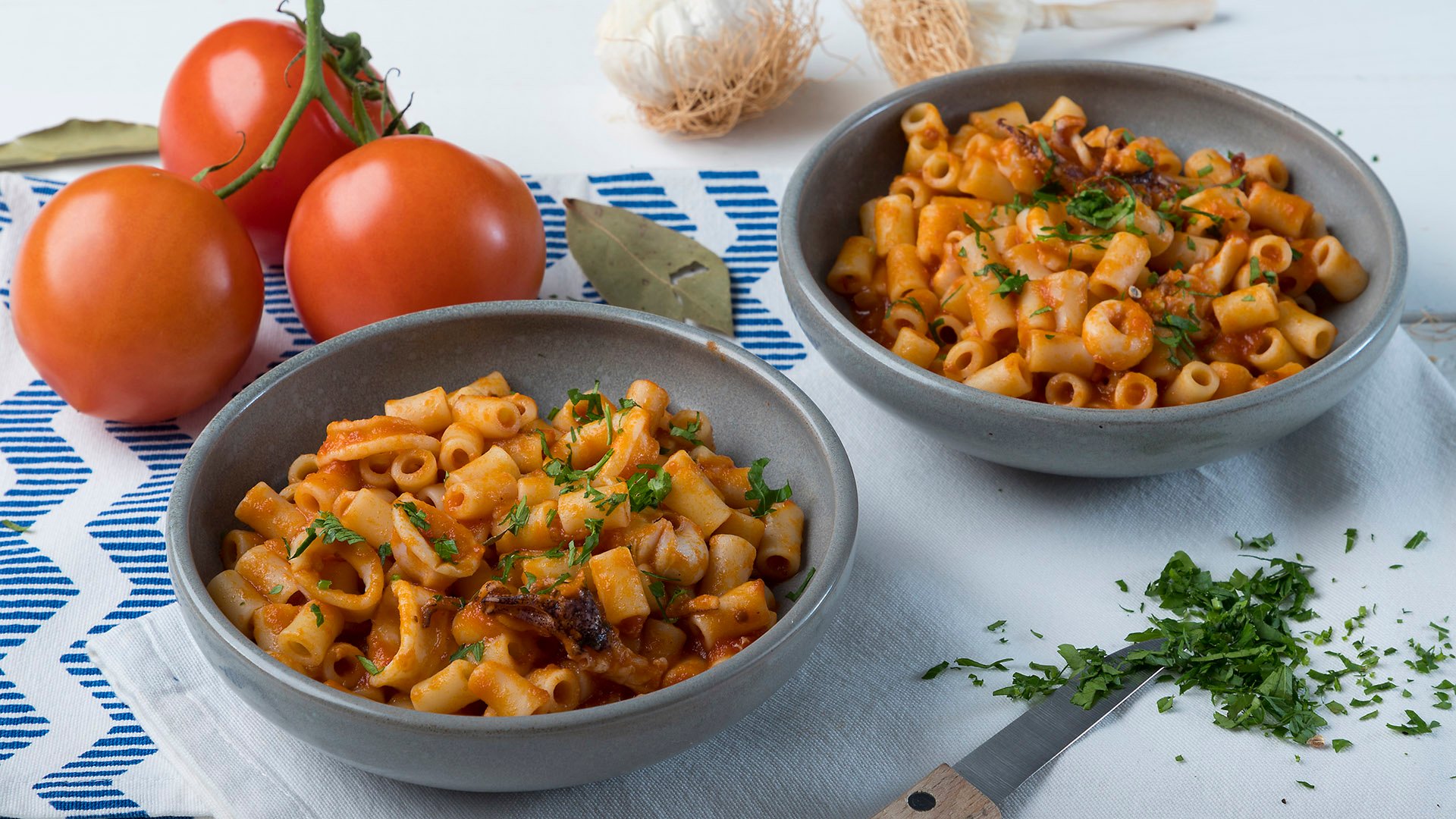 Tubetti pasta with calamari and tomato sauce | MISKO