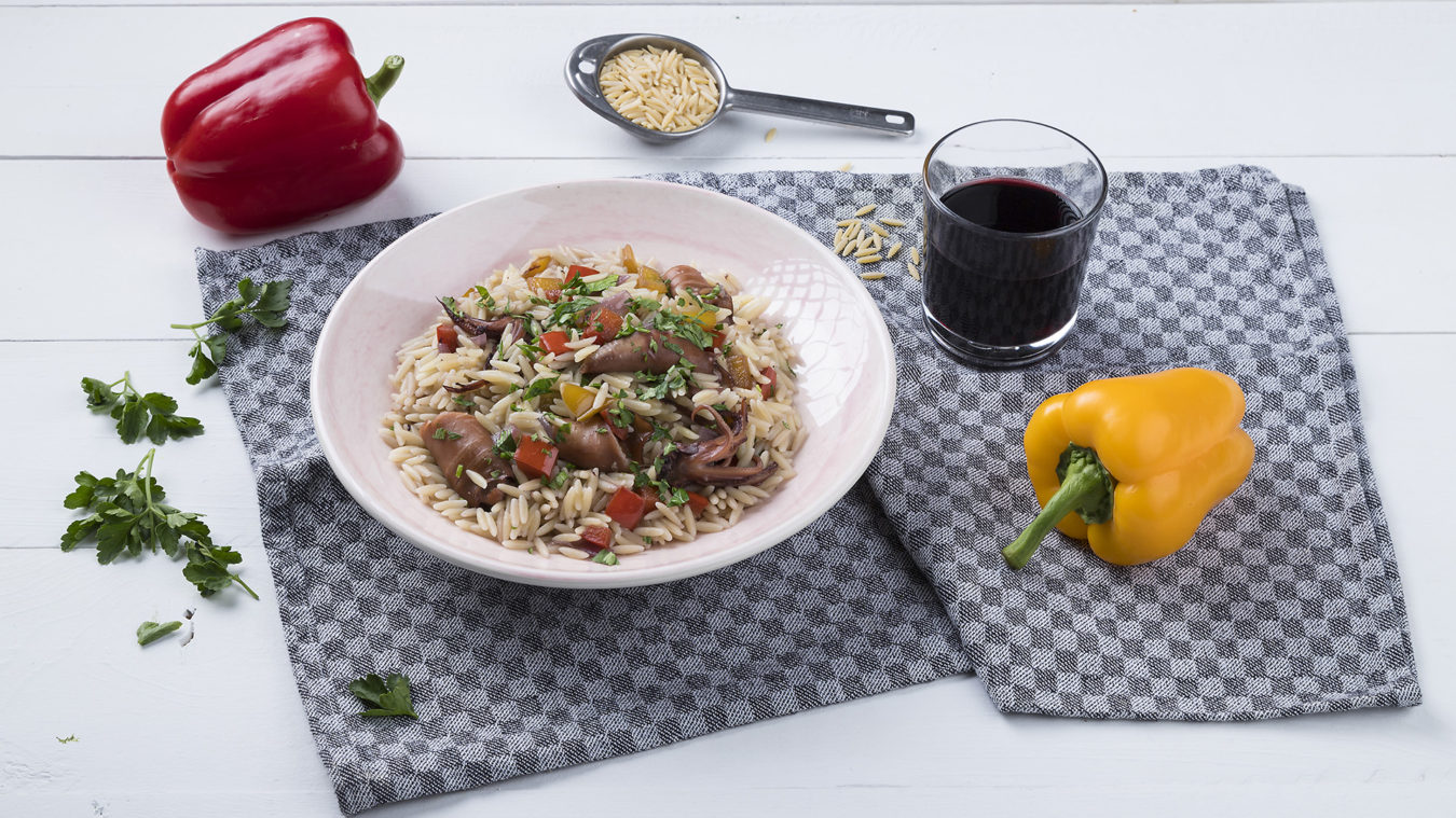 Orzo with calamari, wine and peppers - MISKO