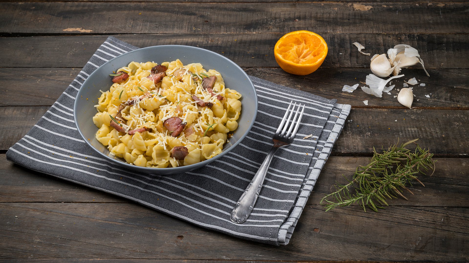 Pasta with Apaki, Graviera cheese and rosemary - MISKO