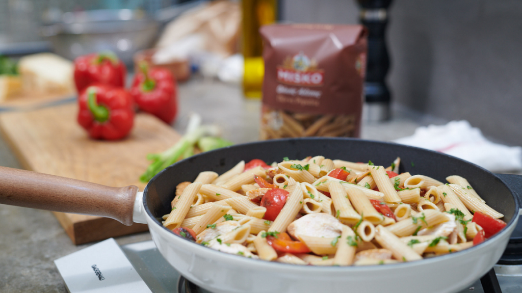 Συνταγή για Πέννες ολικής άλεσης με ντοματίνια και κοτόπουλο - MISKO