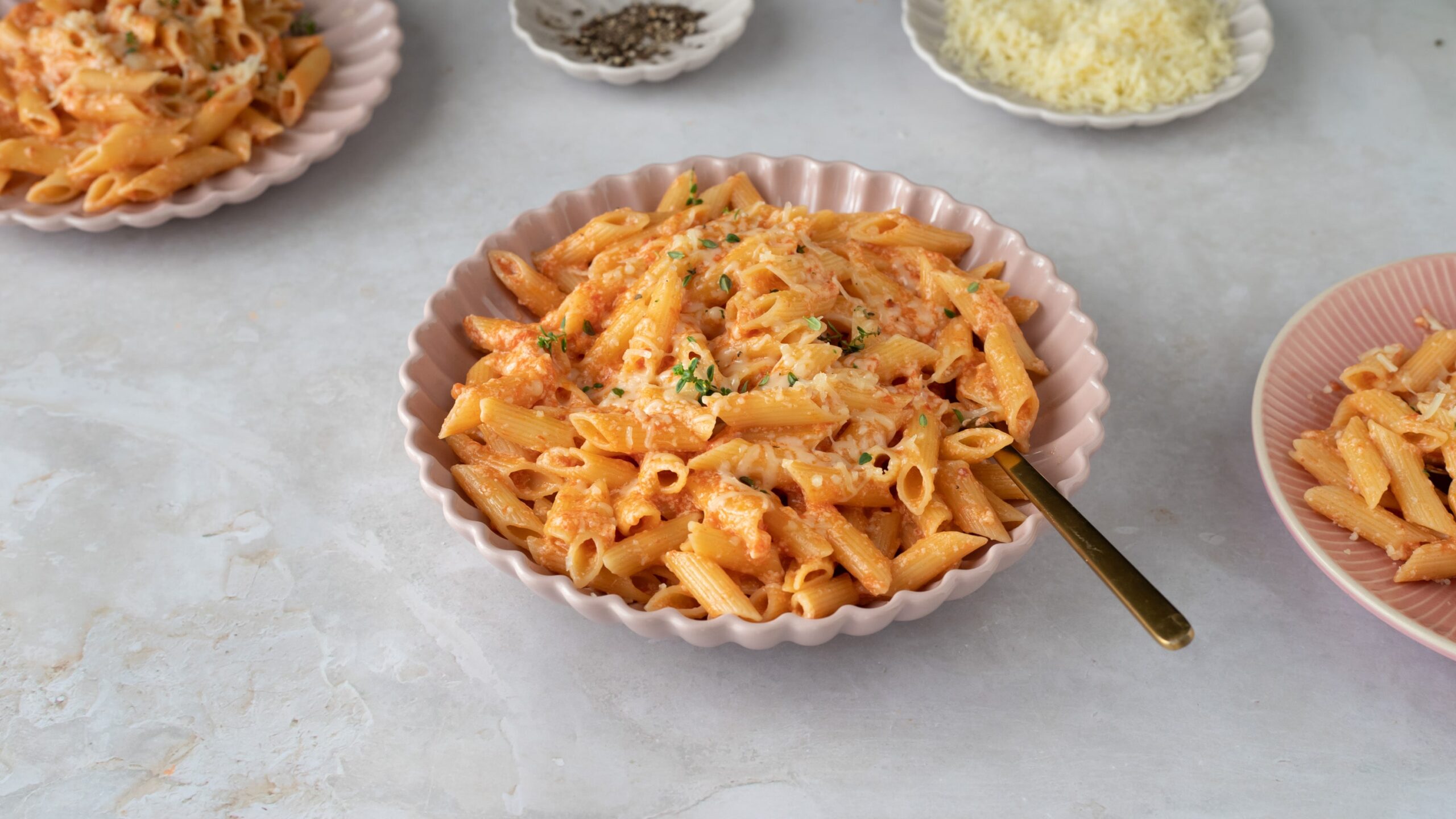 Συνταγή για Μακαρόνια με ροζ σάλτσα | MISKO